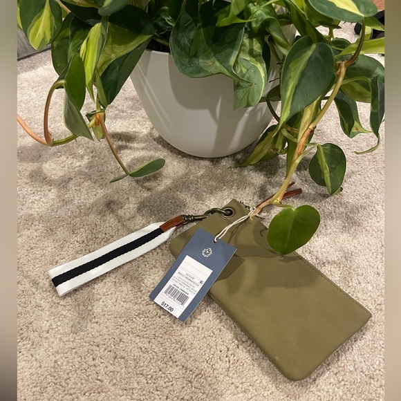 Universal Thread | Bags | Nwt Universal Thread Olive Green Zip Closure ...
